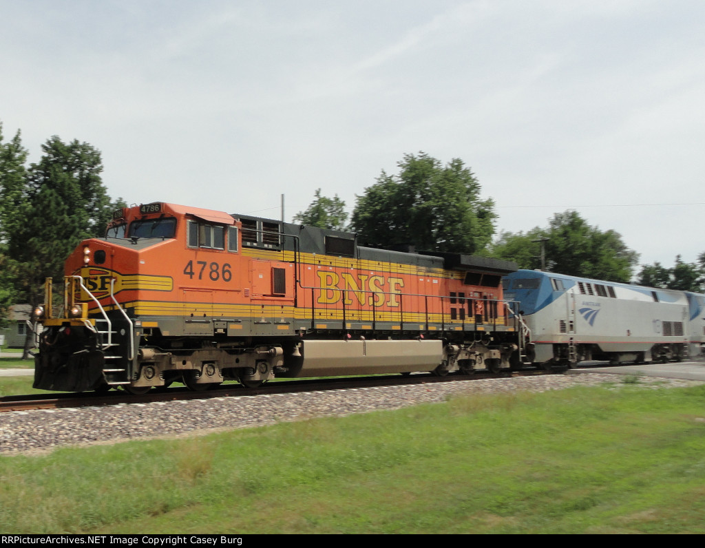 BNSF 4786 w/ late Texas Eagle